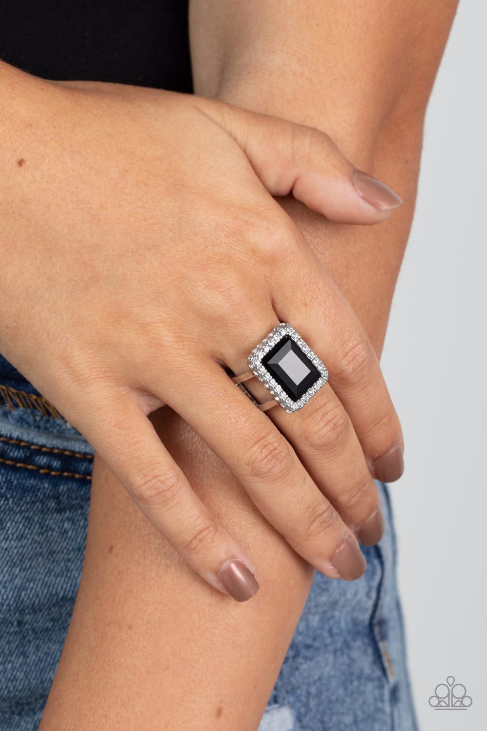 Paparazzi Ring ~ Glamorously Glitzy - Black - BeJewledByJulie – BeJeweled By Julie